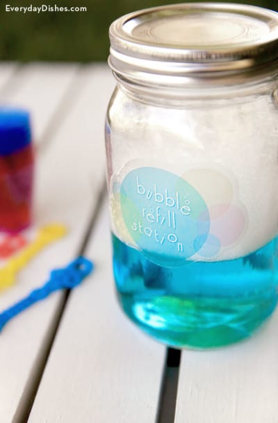 How to Make Homemade Bubble Solution