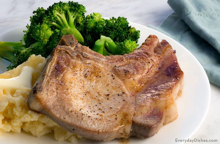 Easy and Juicy Traditional Pork Chops Recipe
